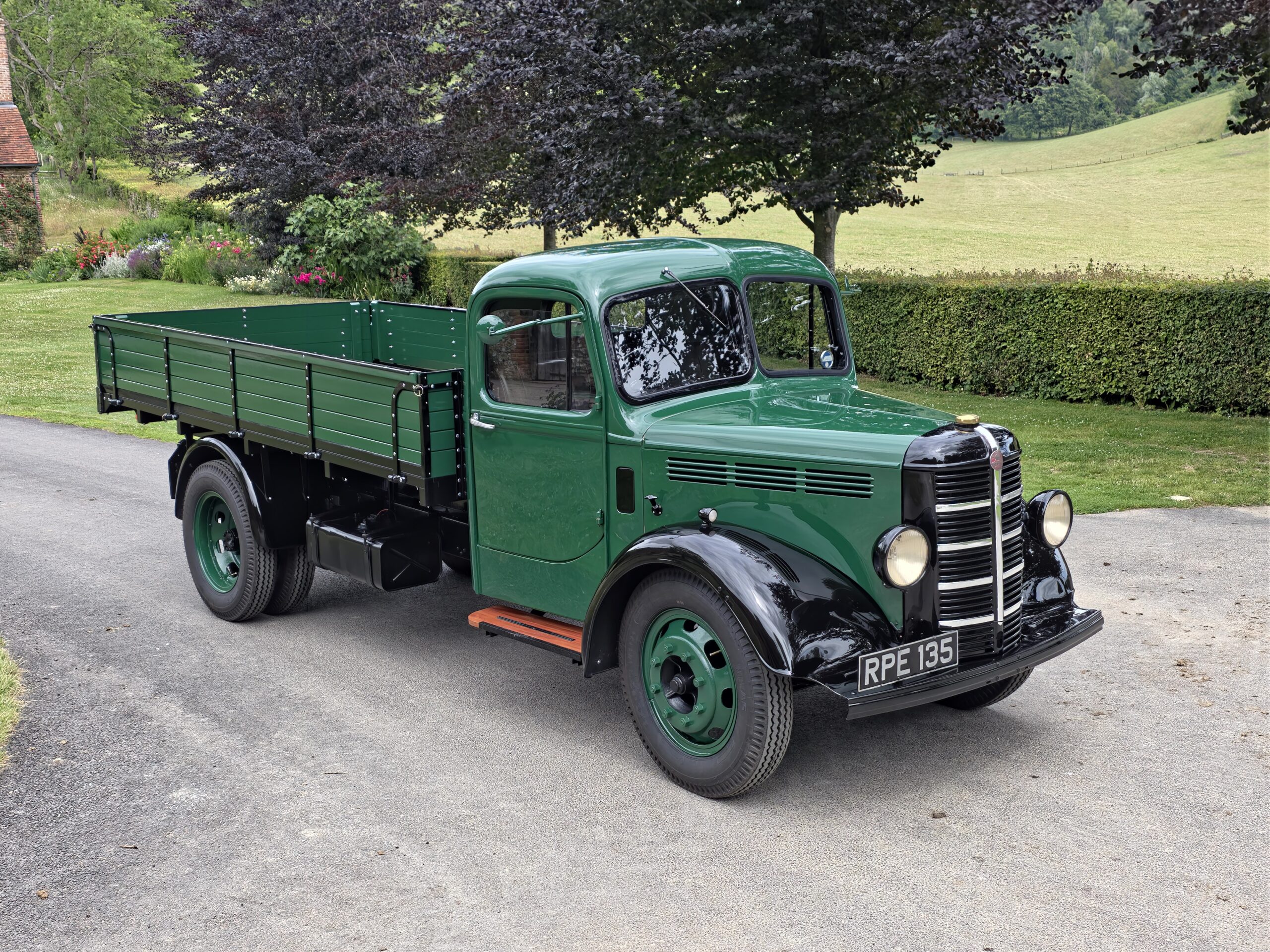 Bedford M for Magnificent - Classic & Vintage Commercials